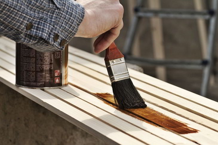 Verniz para Madeira: Tudo o que você precisa saber! - Madeireira Cedro